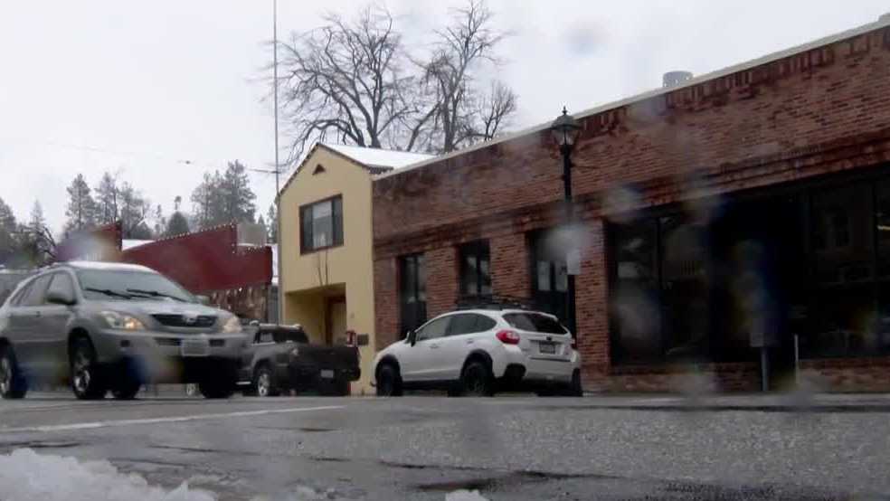 Snow falls on Grass Valley, Sierra foothill communities