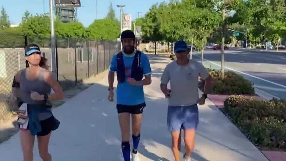 Running icon inspired by Forrest Gump passes through Sacramento on ...