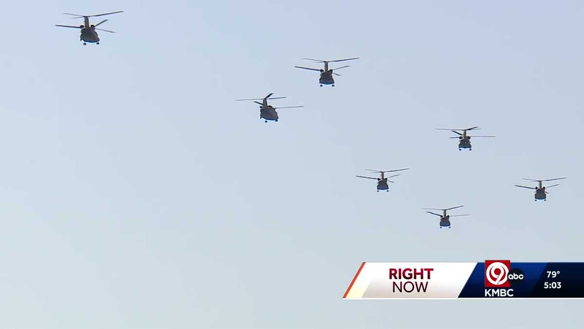 Chinook helicopters take final flight around Kansas City