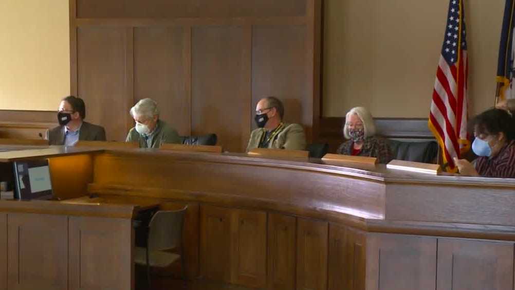 Des Moines city councilperson makes profane remark during town hall