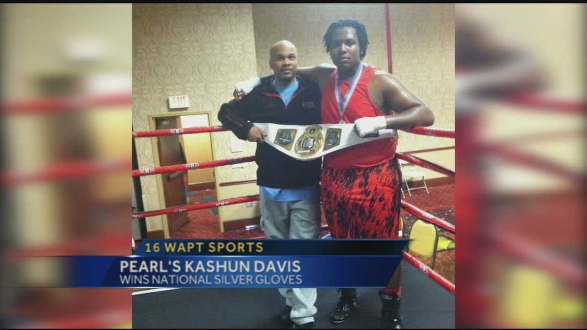 Pearl HS football player wins boxing championship