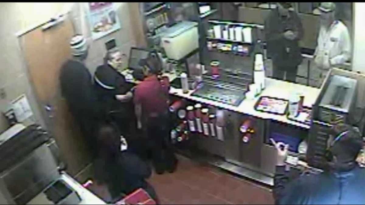 Police searching for NW OKC fast food restaurant robber