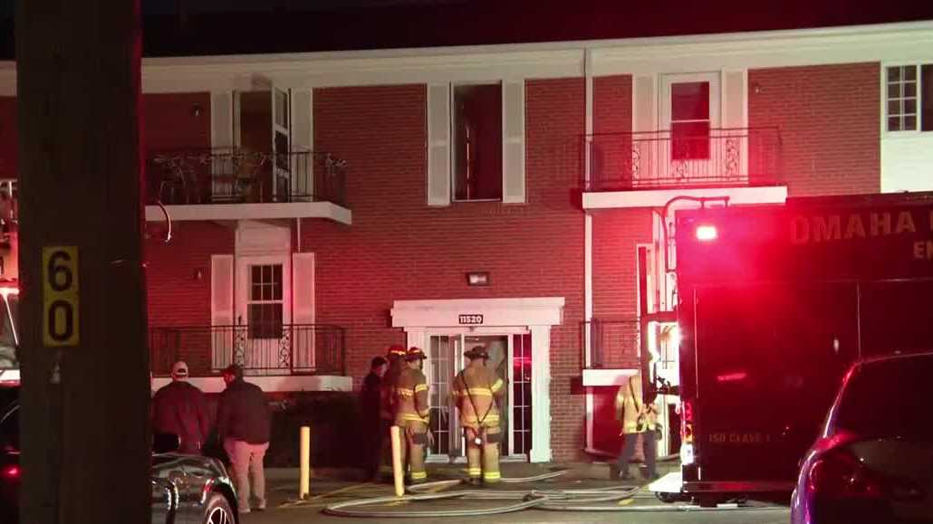 Omaha firefighters battle fire at apartment complex