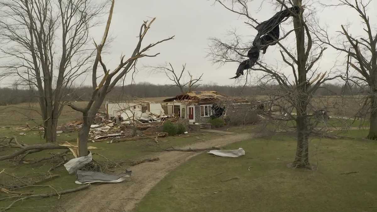 Man's well-timed text message to his parents may have saved their lives ...