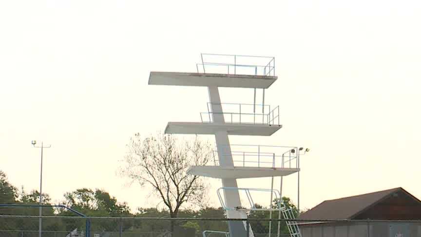 Hitchcock Pool diving towers to be demolished
