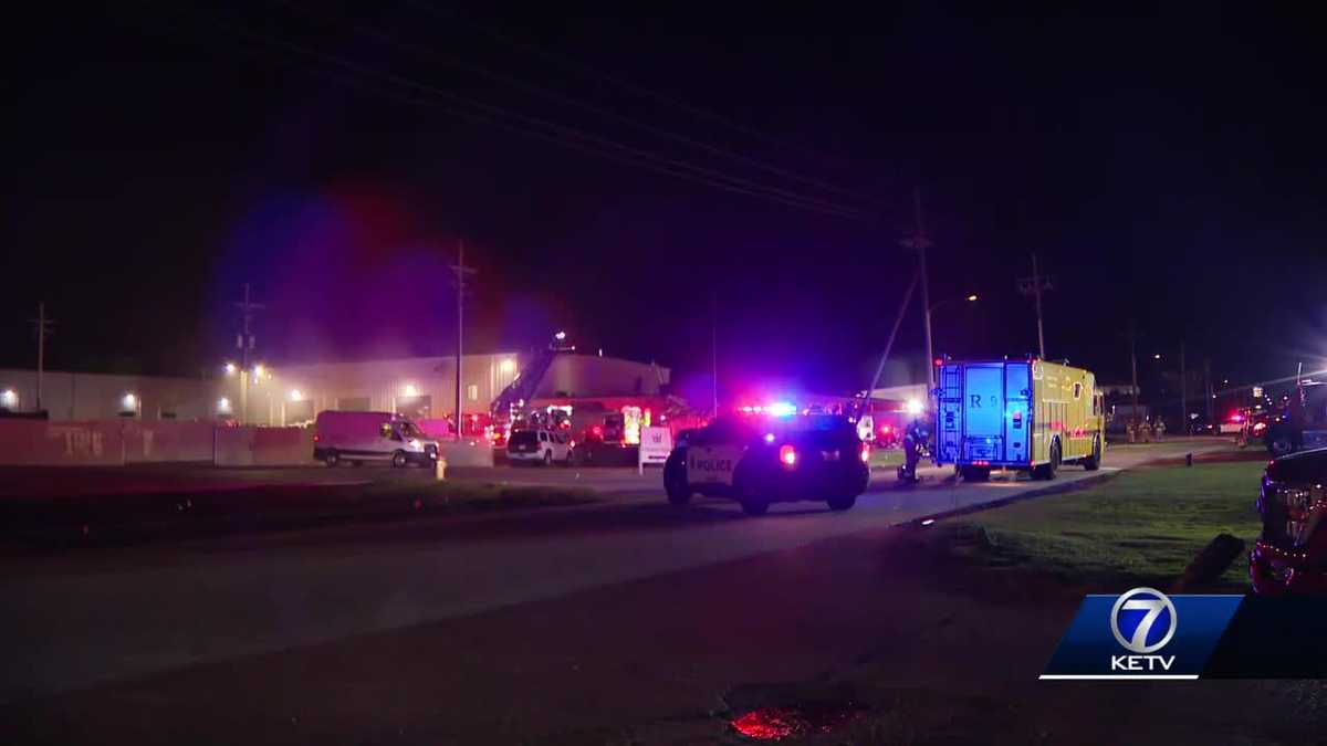 Omaha firefighters extinguish building fire early Wednesday