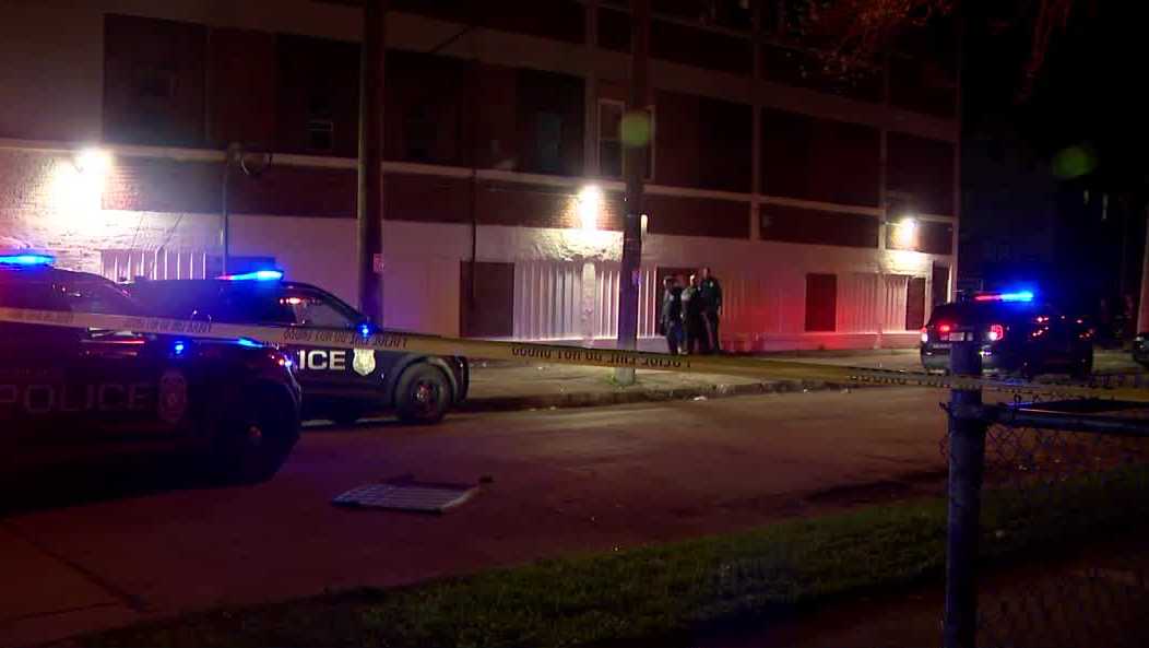 Milwaukee police search for suspects after deadly shooting of 18-year ...