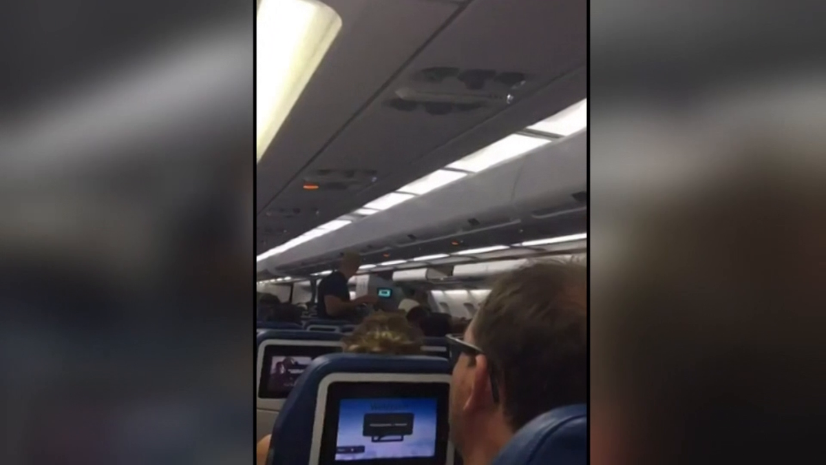 Passengers stranded on airplane for hours call 911