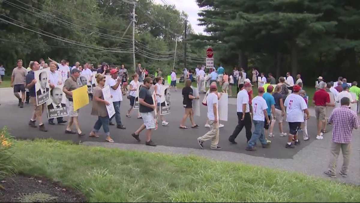 Job fair goes on despite protests
