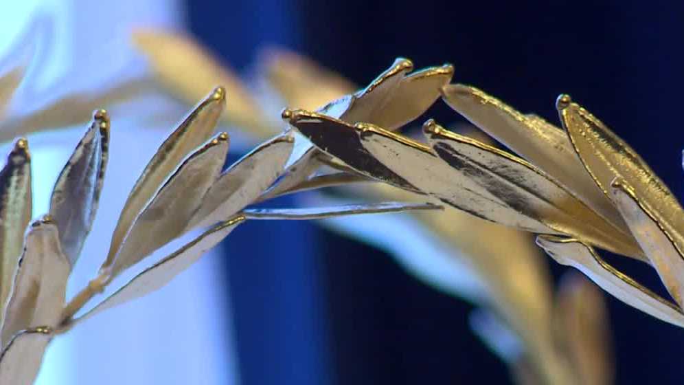 BAA presented with olive wreaths for Boston Marathon winners