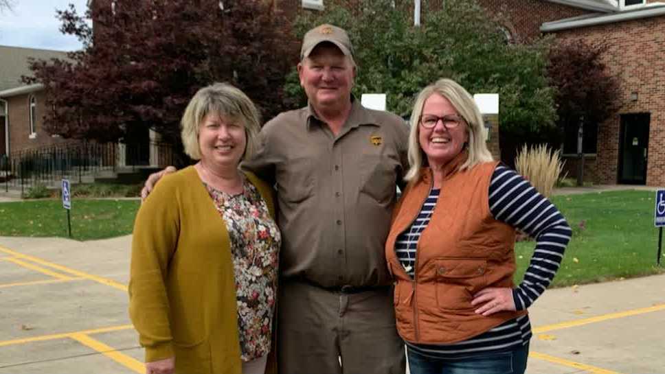 Iowa town gives warm farewell to retiring UPS driver