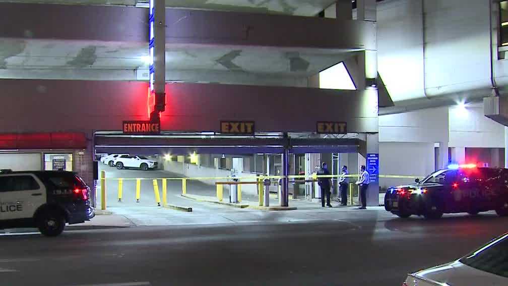 Police investigate double shooting in downtown Milwaukee parking garage