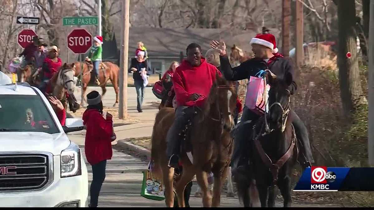 Christmas Day finds some Kansas Citians giving back to community