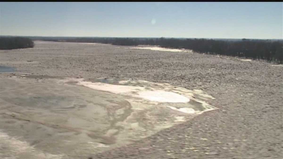 1 1/2 mile-long ice jam to be combated by dynamite