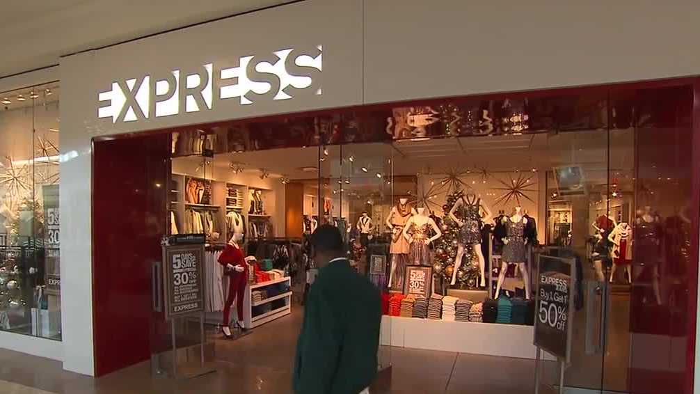 North Conway, New Hampshire Express Factory Outlet store closing