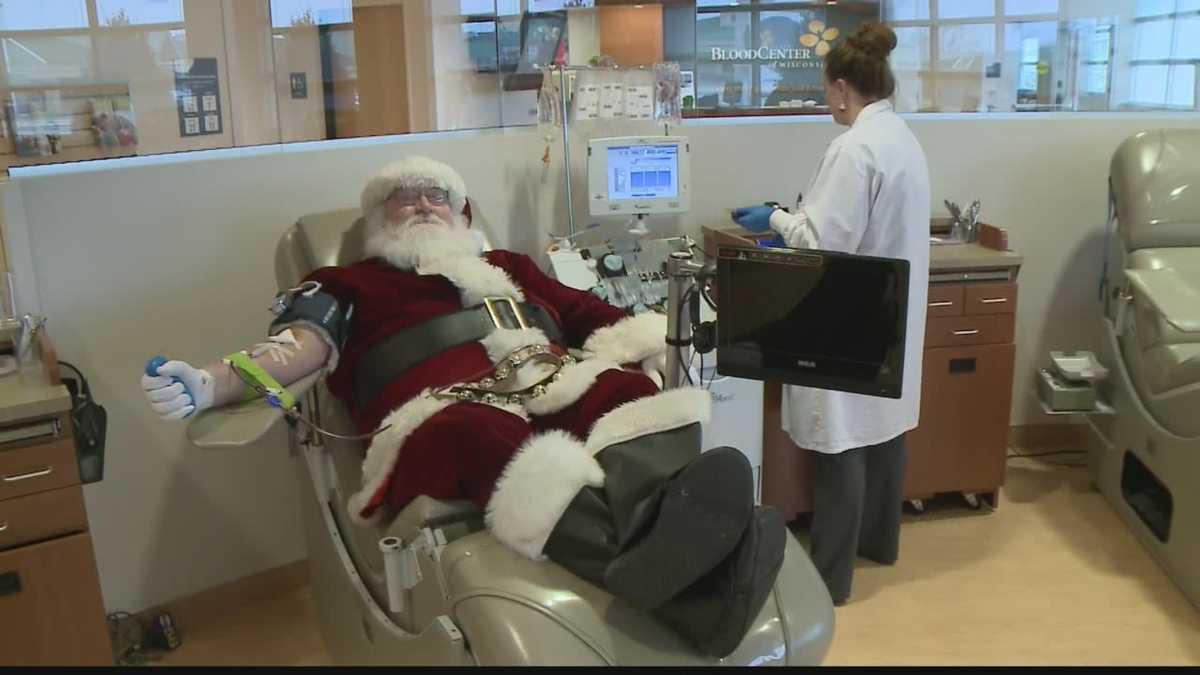 Santa makes quick stop to donate blood