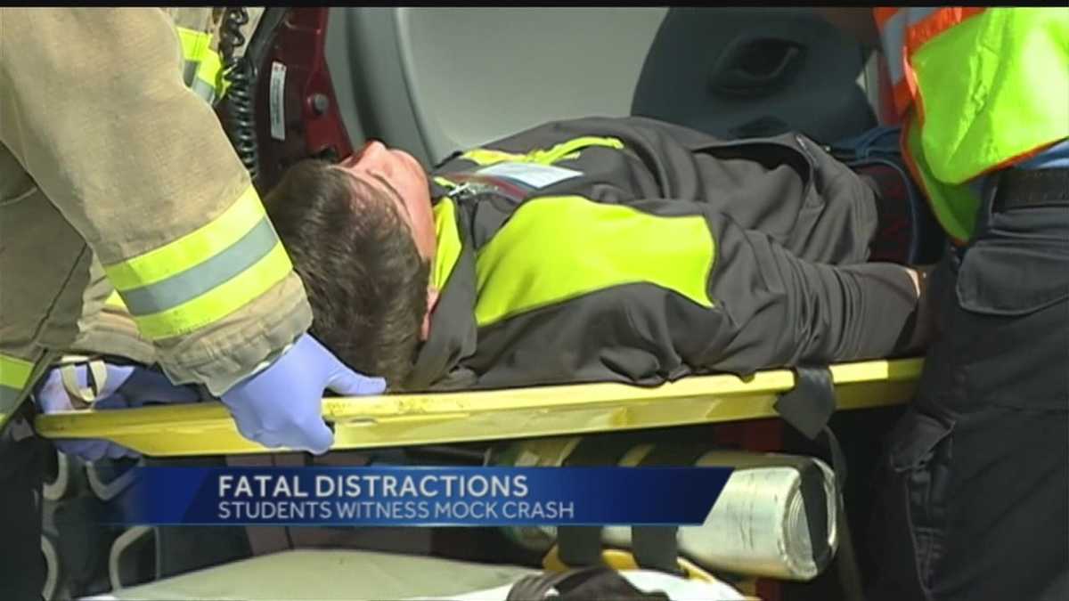 Mock crash shows students dangers of drinking driving