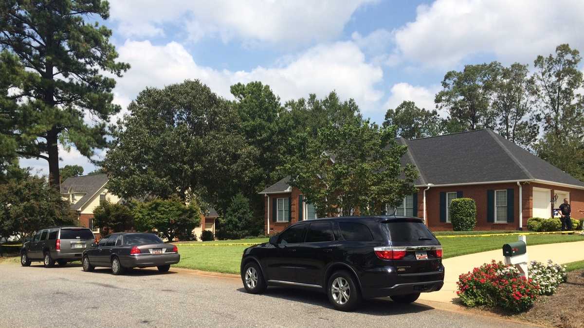 VIDEO: Attorney general's office investigators execute search warrant VIDEO: Attorney general's office investigators execute search warrant