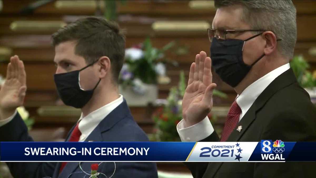 PENNSYLVANIA LAWMAKERS begin session by taking oath