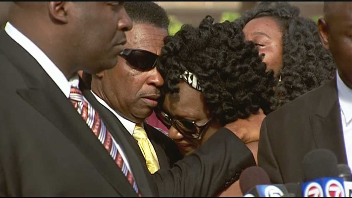 Corey Jones' Family, Benjamin Crump comment on death investigation