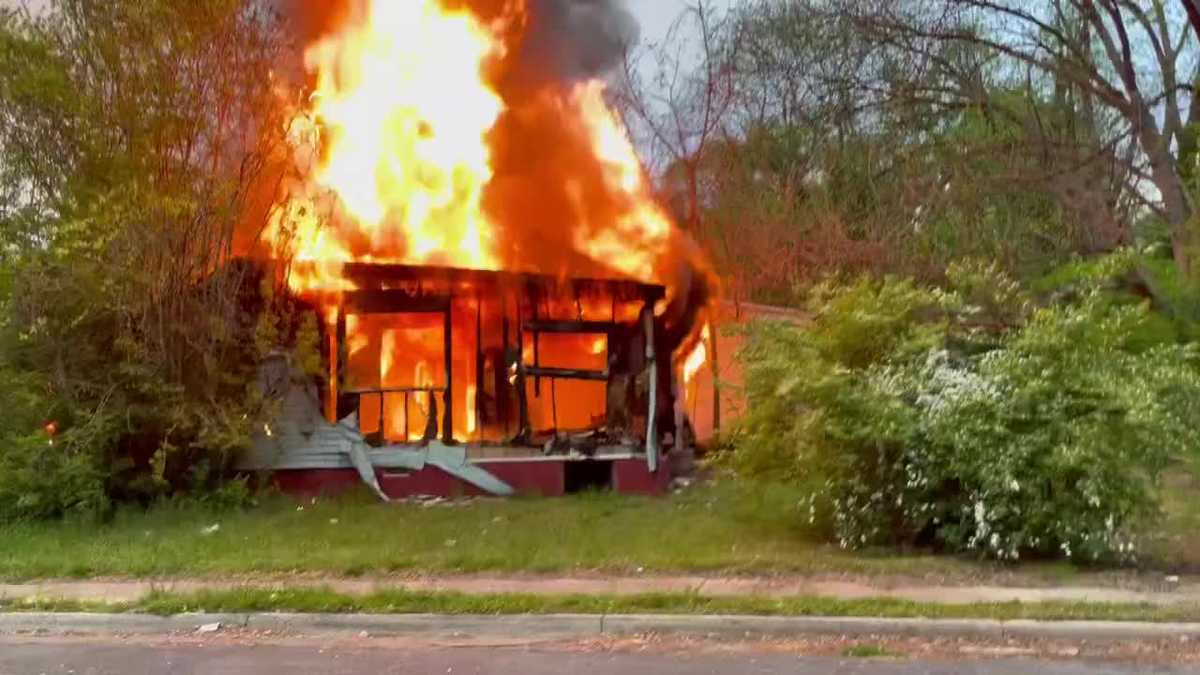 Winston-Salem crews fighting fire at Mt. Zion Place and Graham Avenue
