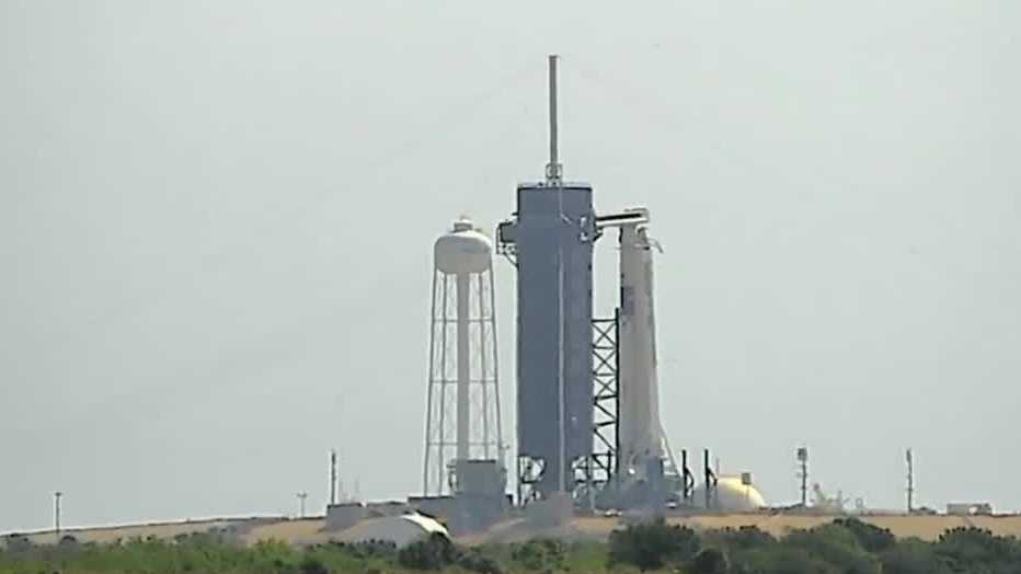 SpaceX Falcon 9 rolled out to launch pad