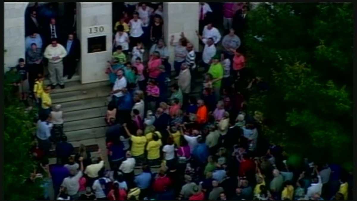 Group gathers to support Rowan county commissioners