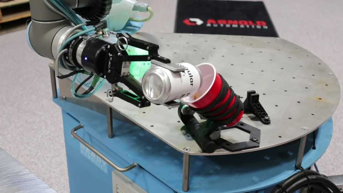 Baltimore-built beer-pouring robot promotes STEM event