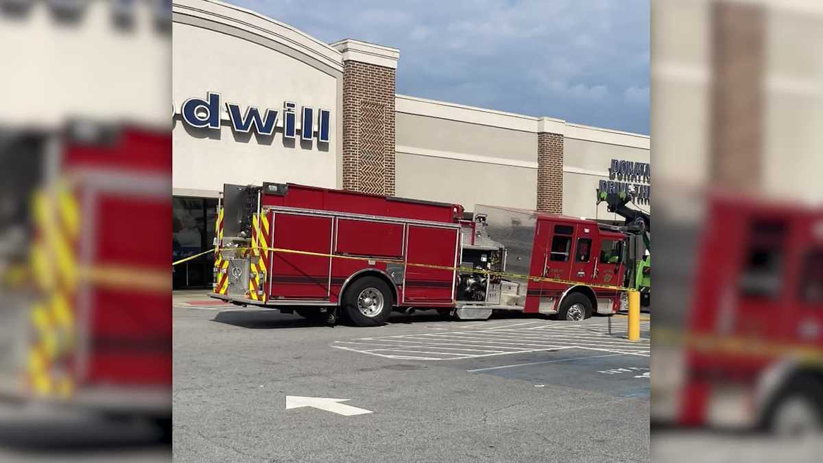 Georgia: Fire Department reports engine stuck in sink hole