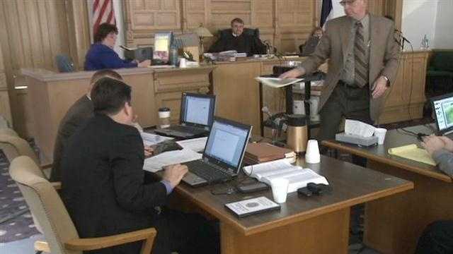 Defense calls DCI agent to stand