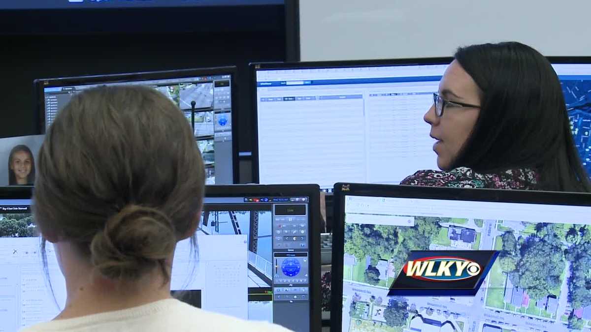 Real Time Crime Center gathers intelligence, data for LMPD officers Real Time Crime Center gathers intelligence, data for LMPD officers