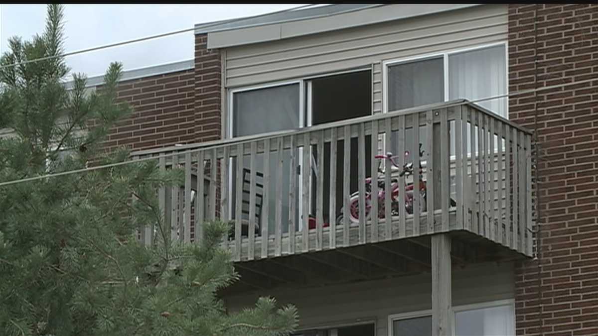 Residents rescued from balcony in apartment fire