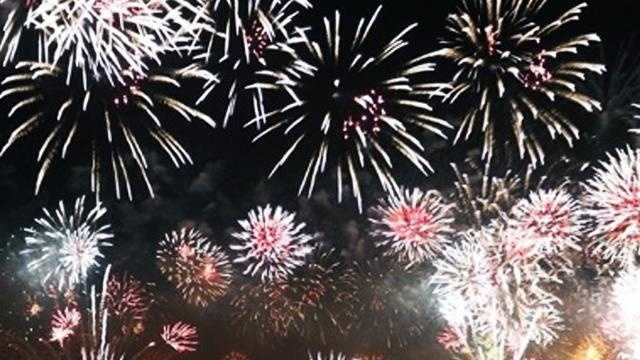 Thousands descend on riverfront for traditional fireworks show
