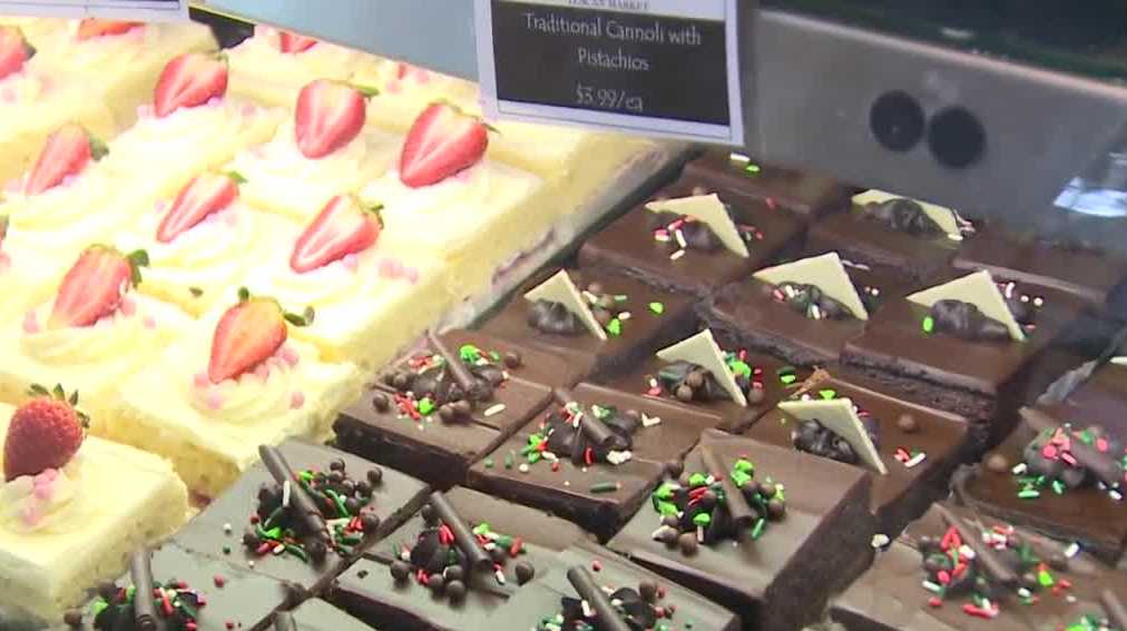 Last-minute shoppers fill New Hampshire stores