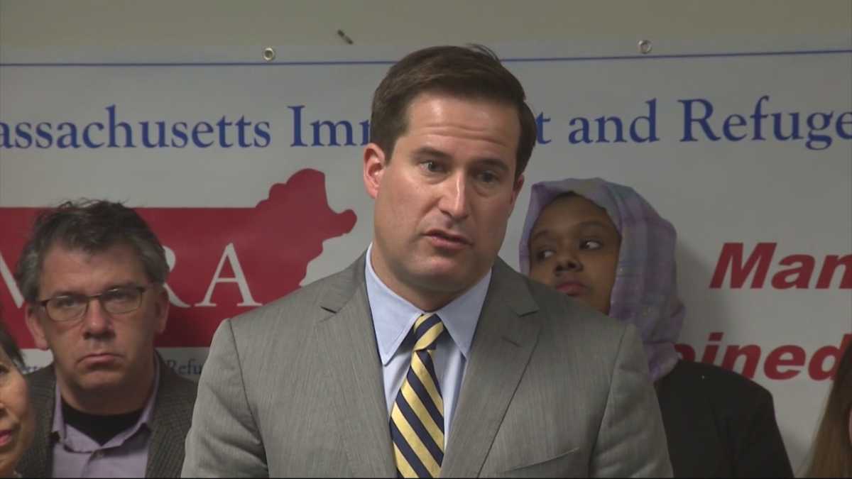 Rep. Moulton meets with members of Syrian, Iraqi community