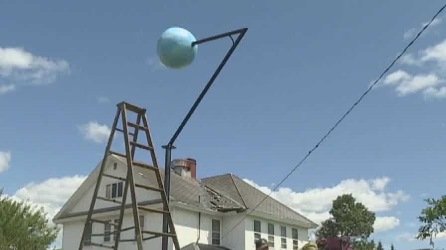 Uranus returns to solar system... in Maine