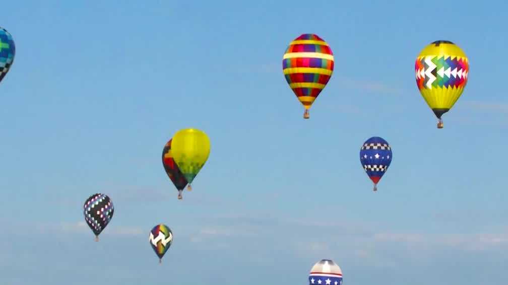 Over 100 balloons take to the skies during National Balloon Classic Sunday