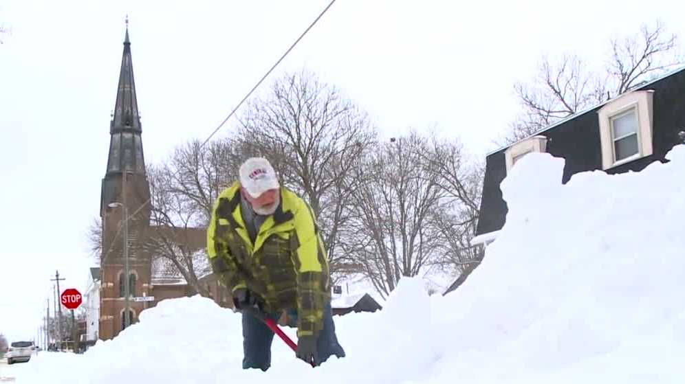 Small town in Iowa cleans up after receiving 12 inches of snow