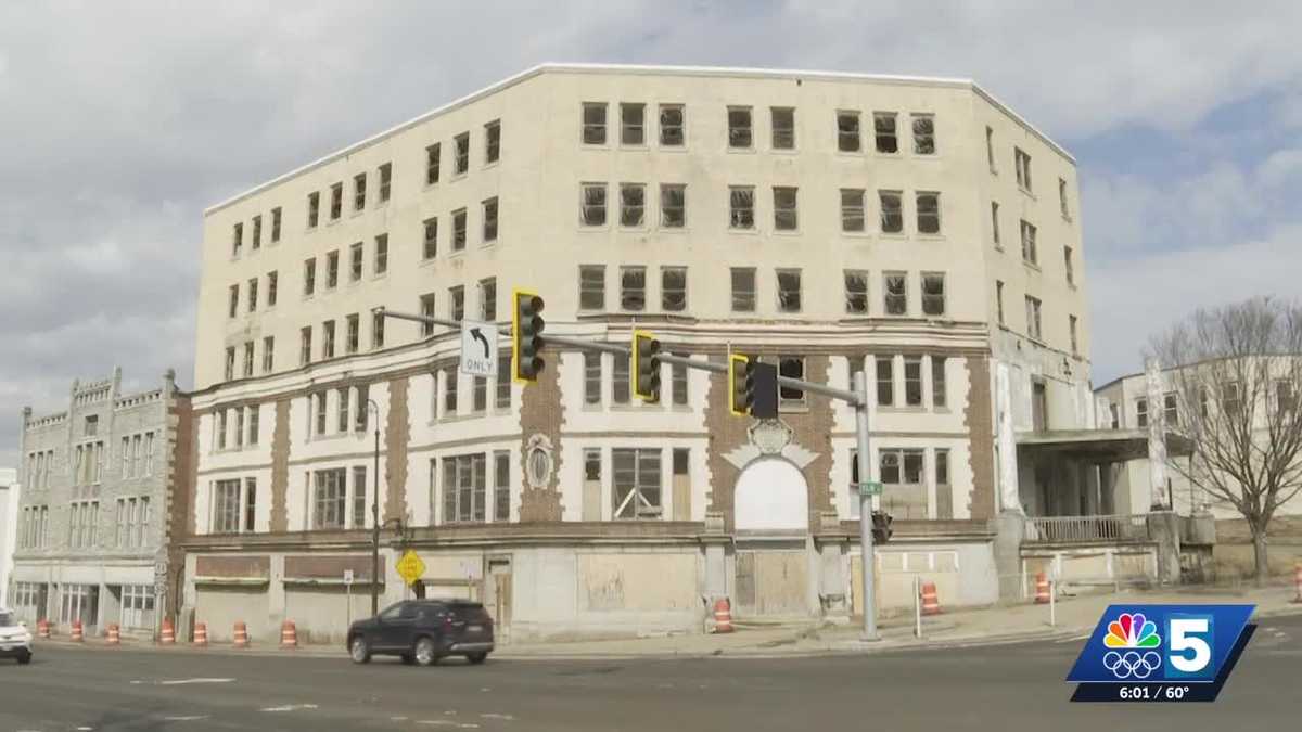 Malone residents bid bittersweet farewell to Flanagan Hotel