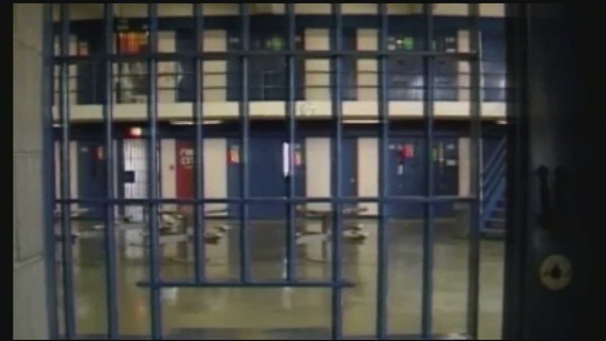 Thousands of federal drug felons to be released from prison early
