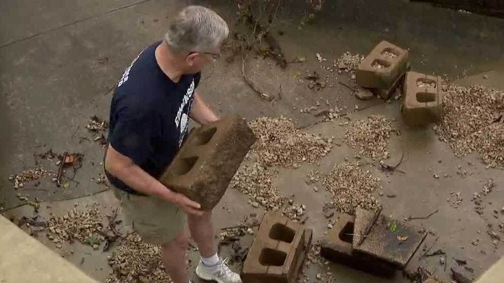 Elizabethtown residents begin clean up after flash flooding