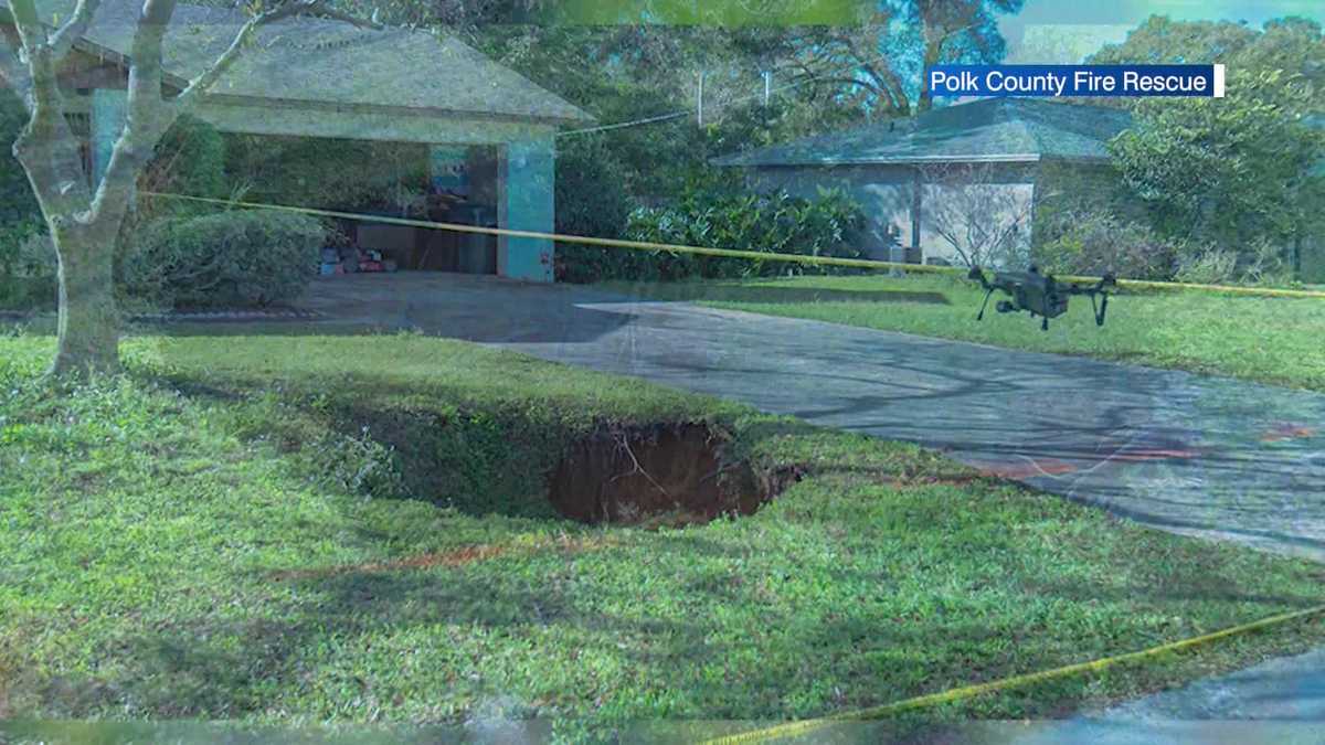 60-foot-deep sinkhole opens in front of Central Florida home