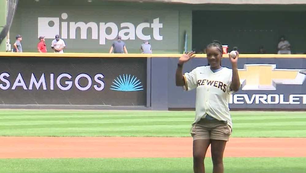 Brewers honor bus driver who saved students from fire