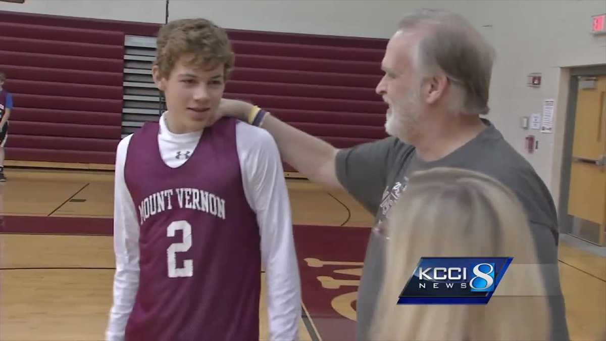 The signs are there: Basketball team learning communication skills