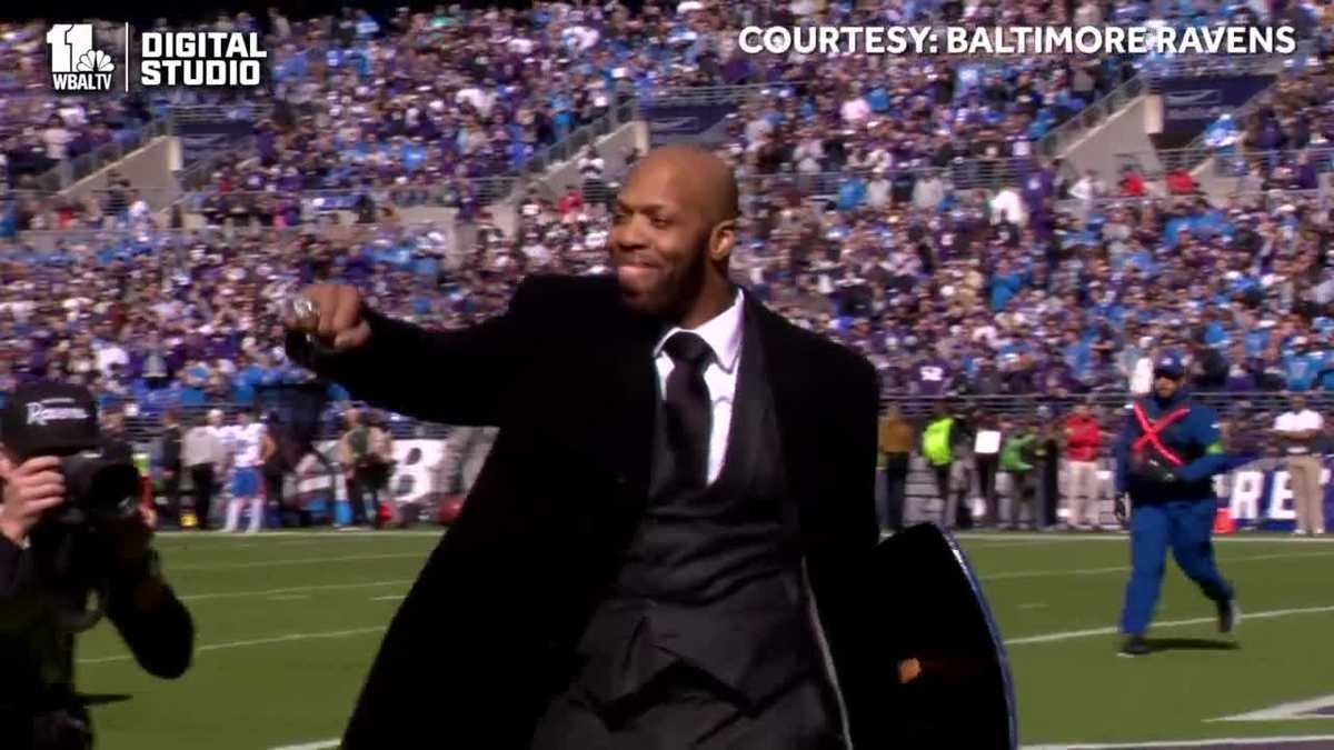 Suggs inducted into Ravens' Ring of Honor
