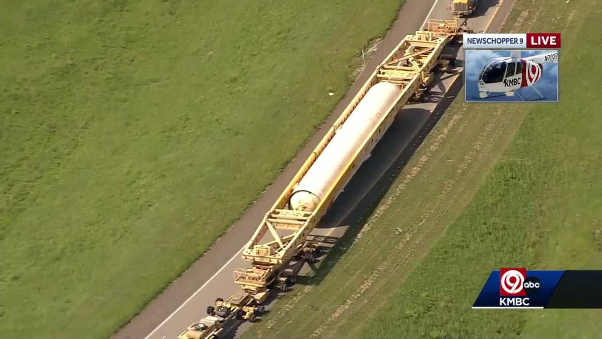 Trucks transport massive SpaceX tanks on metro highways