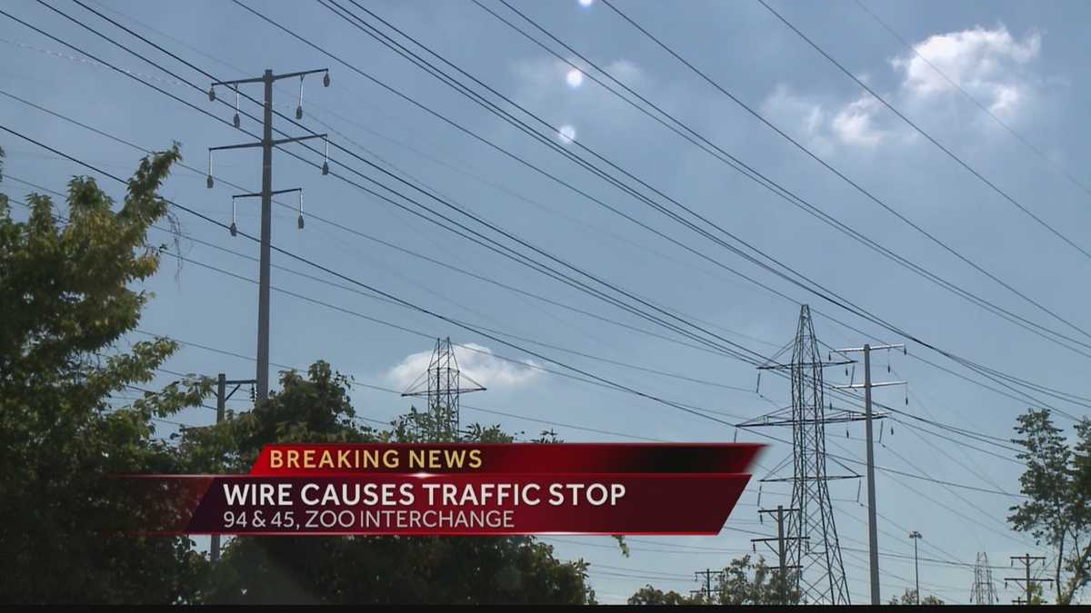 Drooping wire causes road closure in Zoo Interchange