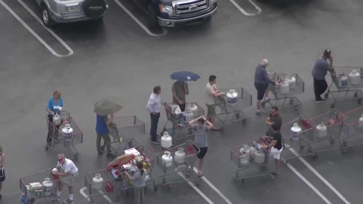 Huge crowds pack grocery stores, gas stations as Floridians prep for Irma