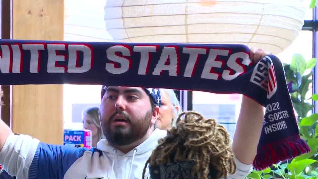 Des Moines soccer fans cheer on the USMNT in the World Cup