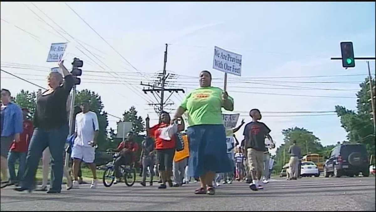 Calm replaces confrontation in Ferguson protest